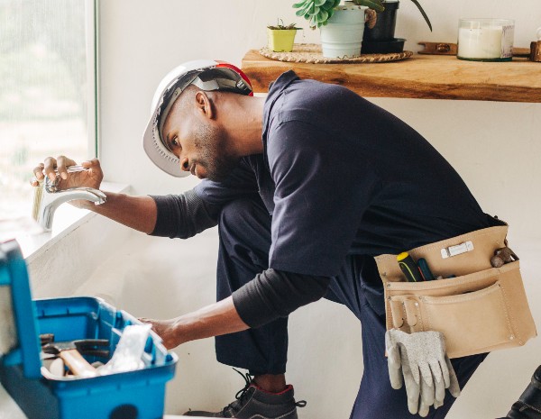 4 Handyman Business Ideas That Offer Big Returns | Bath Tune-Up Franchise